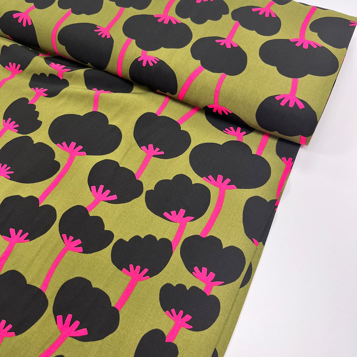 REMNANT Nerida Hansen - Lenzig Ecovero | POPPIES | Moss Green 40CM ...